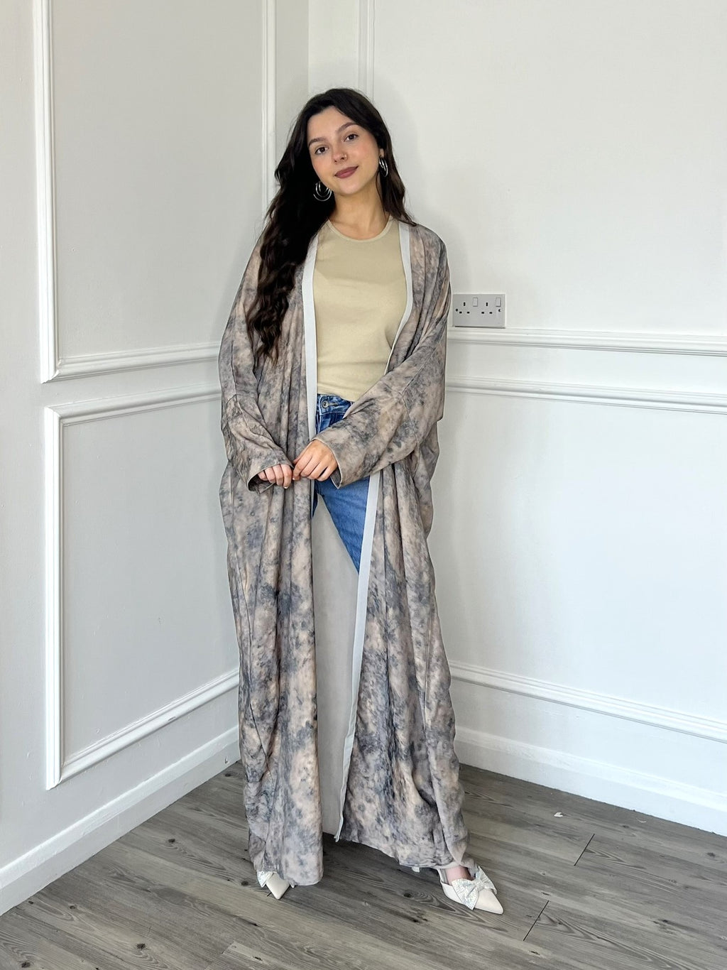 Women's Beige Velvet Premium Emirati Abaya | Modest Fashion – Femme Couture